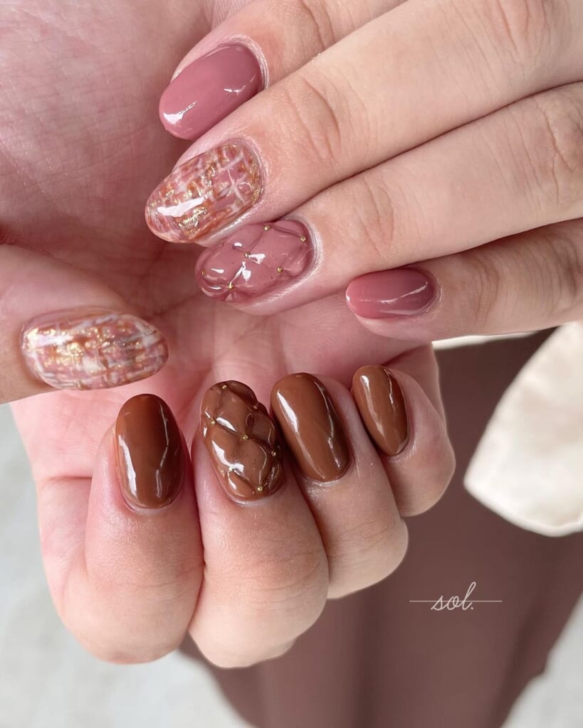 【保存版】ピンク系カラーが可愛い秋ネイルデザイン8選！ | Ailu | ネイリストのためのメデイア