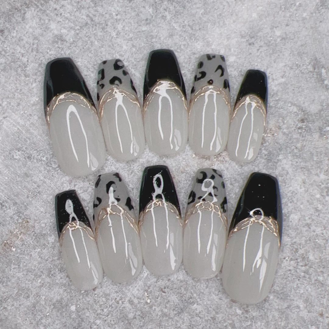 【最新版】ホワイトカラーのアニマルネイル21選！ガーリー系からクール系まで！ | Ailu | ネイリストのためのメデイア
